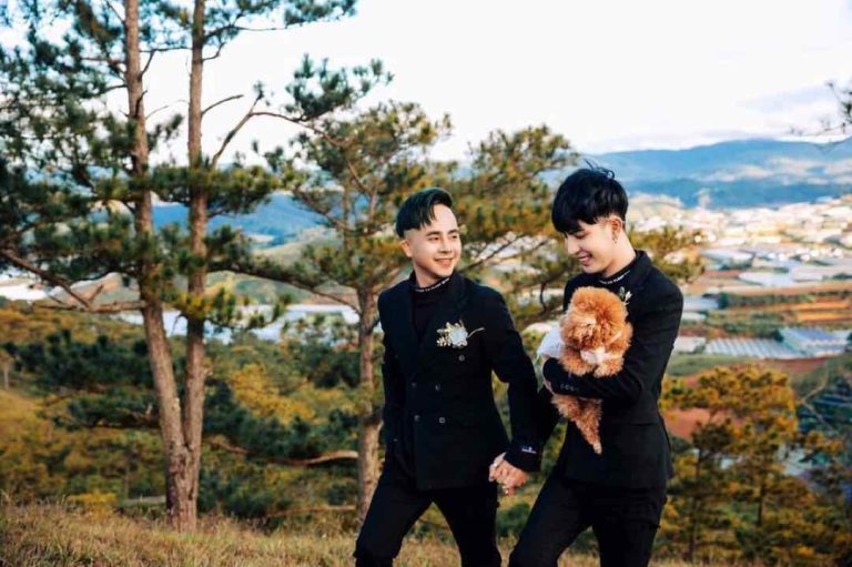 Bot là gì ? Dấu hiệu nhận biết mình là bot hay top trong LGBT